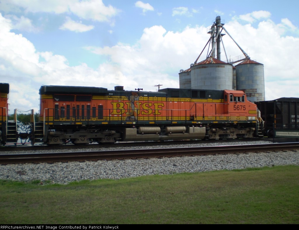 BNSF 5675